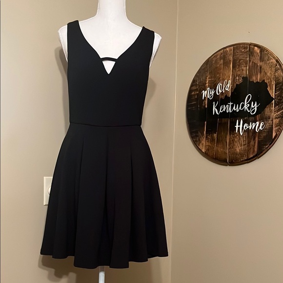 City Triangles | Dresses | City Triangles Black Vneck Mini Dress | Poshmark